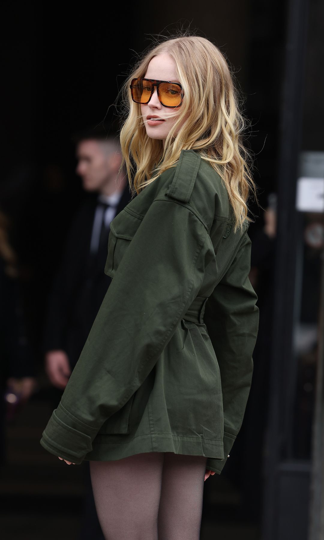 La conexión entre Kate Moss y Ellie Bamber, la actriz que interpreta a ...