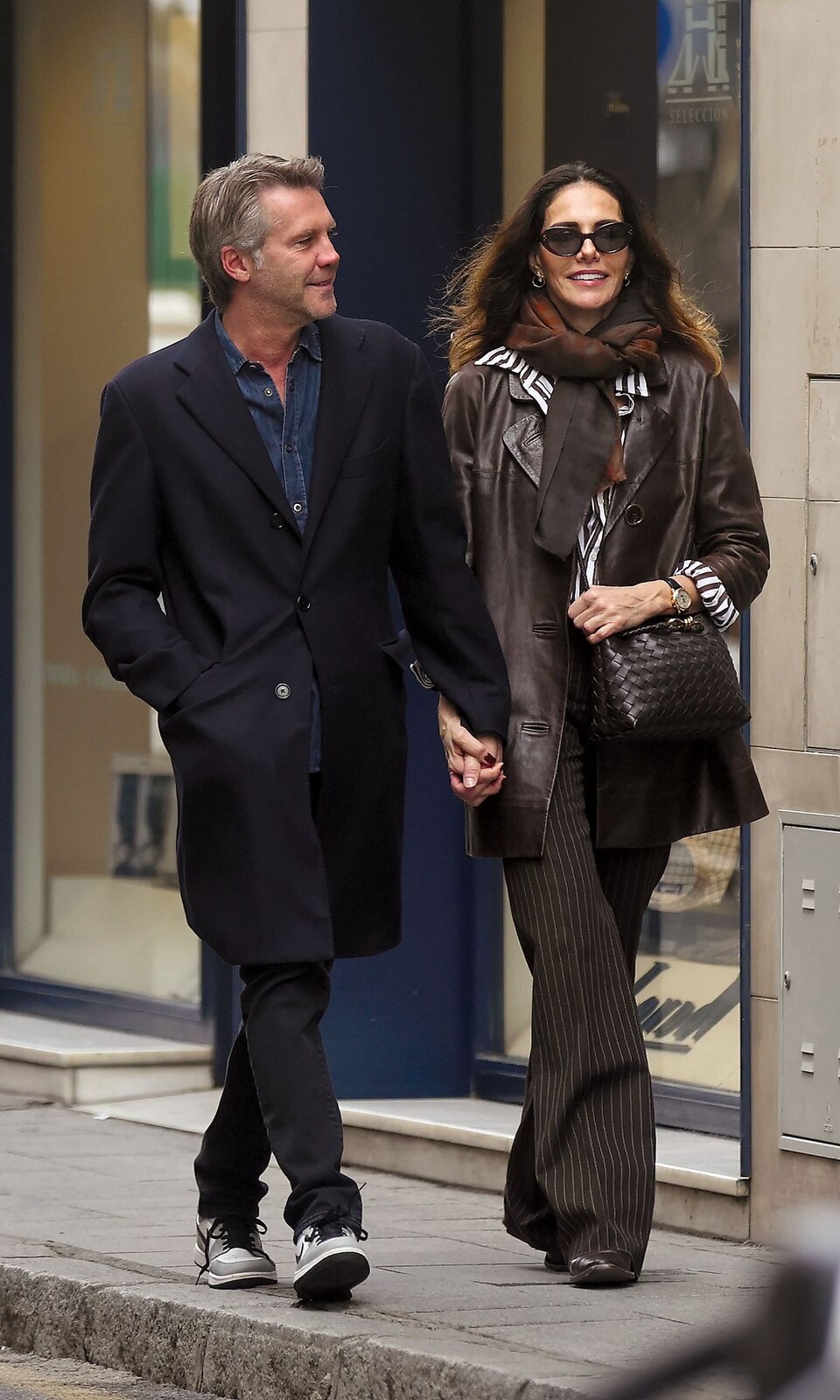 Adriana Abascal y Filiberto de Saboya, el beso que confirma su relación