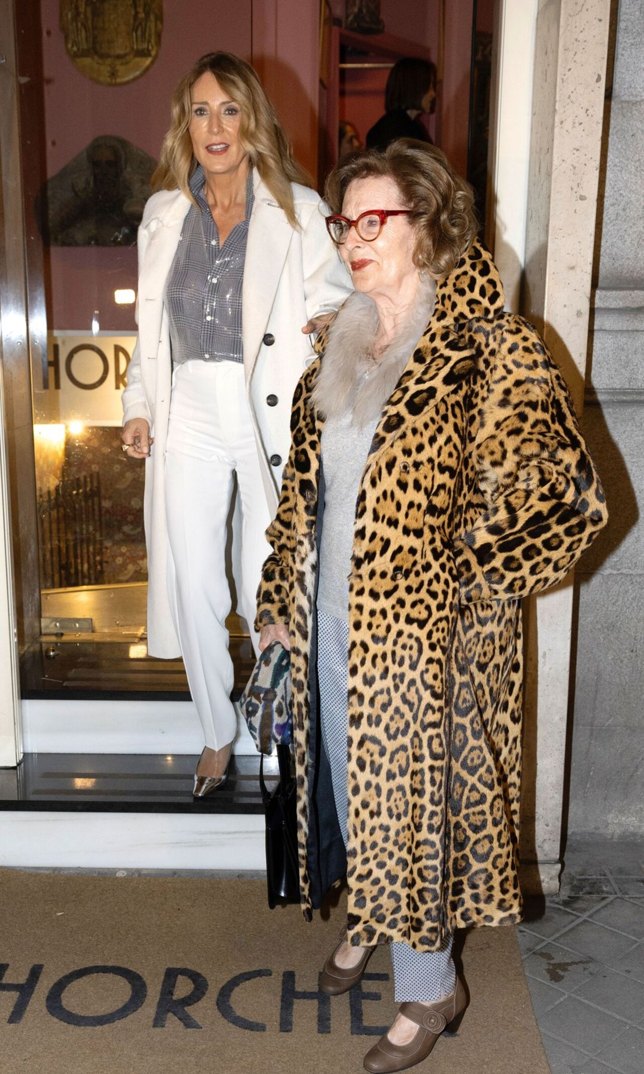 Carolina Molas, suegra de Tamara Falcó, sorprende con su impecable look ...