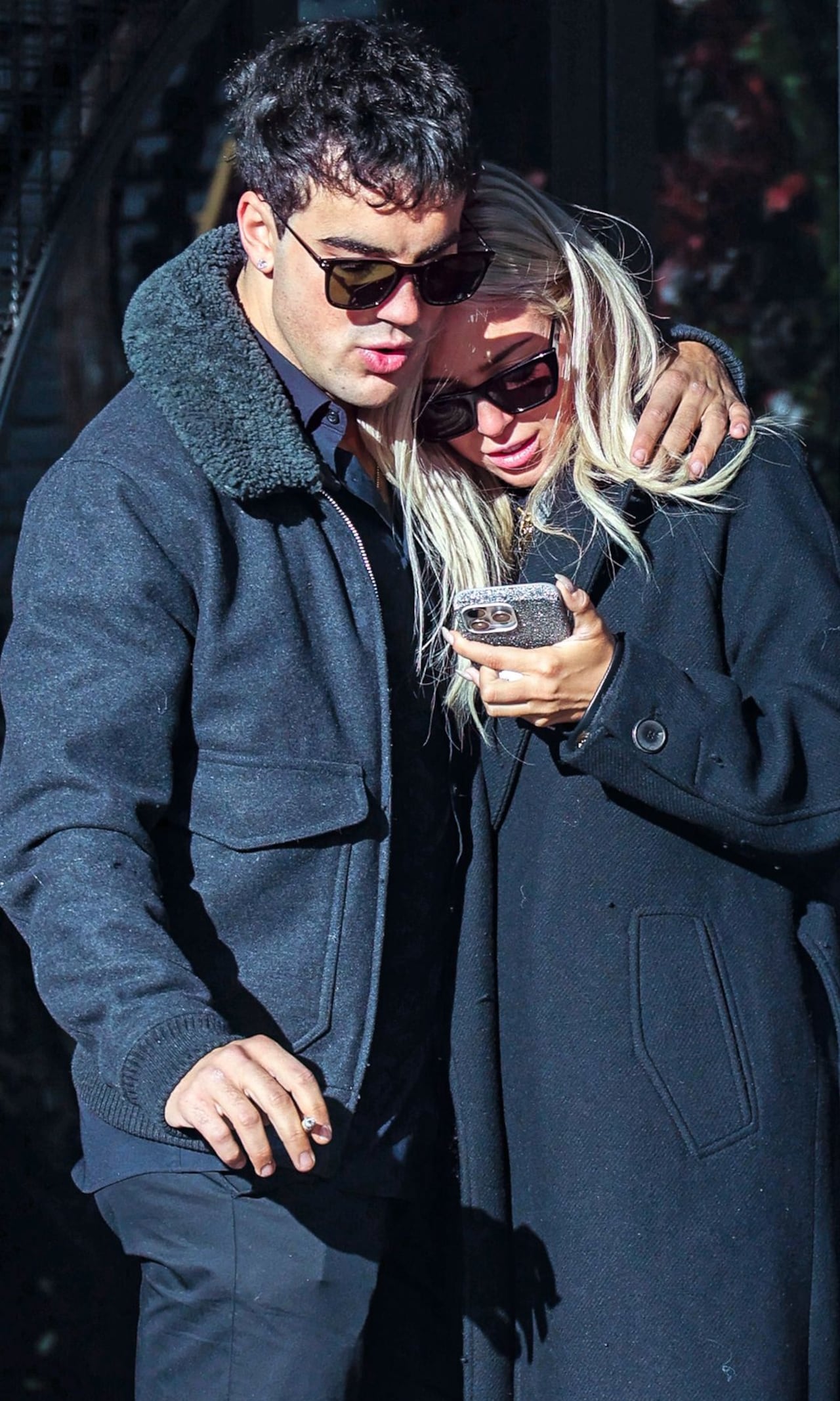 Ana Mena y Óscar Casas: las imágenes definitivas de la pareja del momento