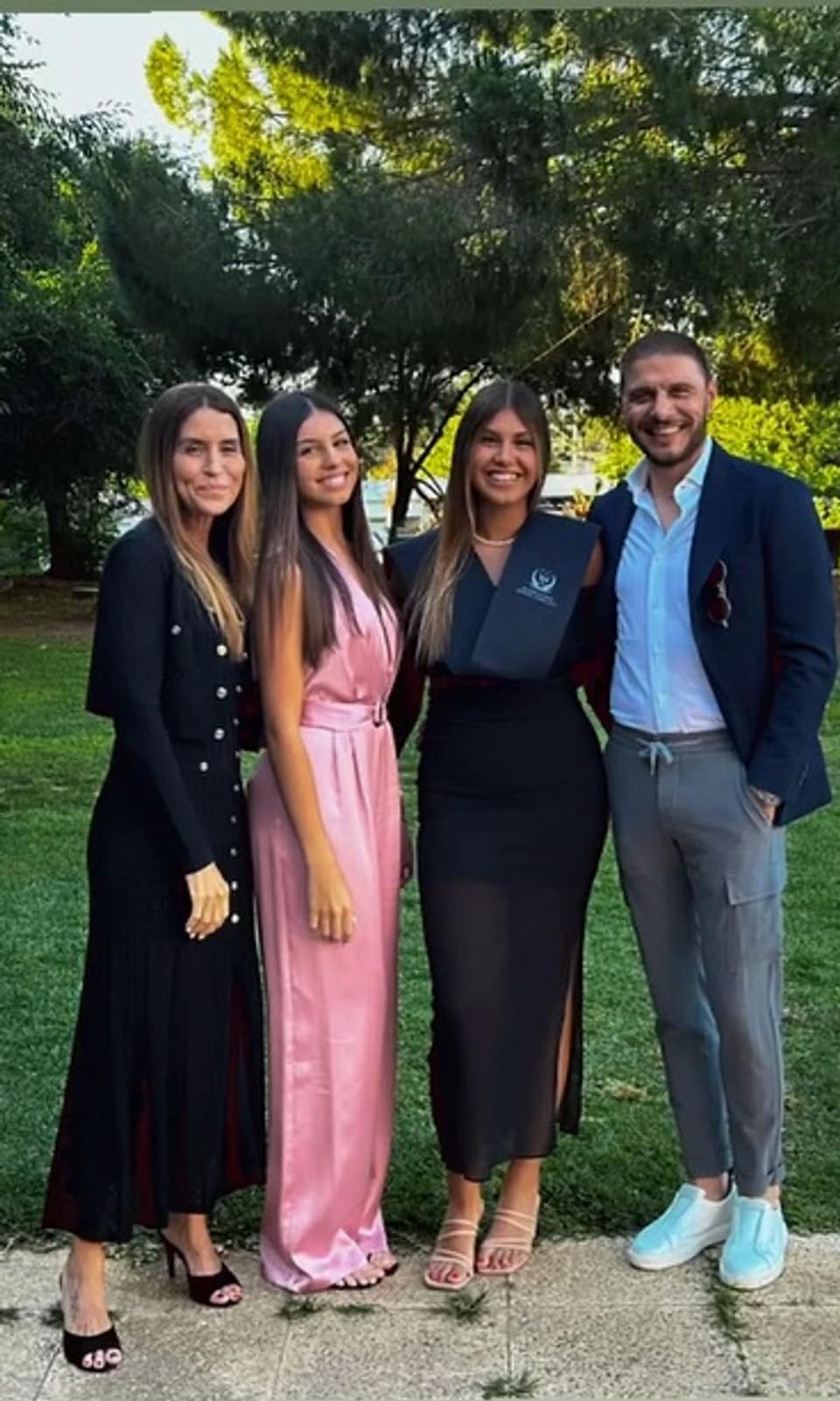 Joaquín Sánchez y su mujer presumen de su hija pequeña, Salma, una pizpireta adolescente