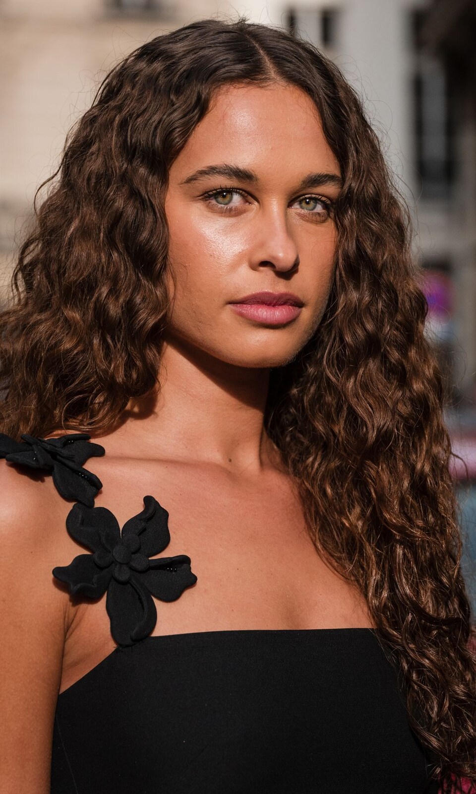 El regreso de las 'messy brows': la tendencia de cejas que abraza la ...