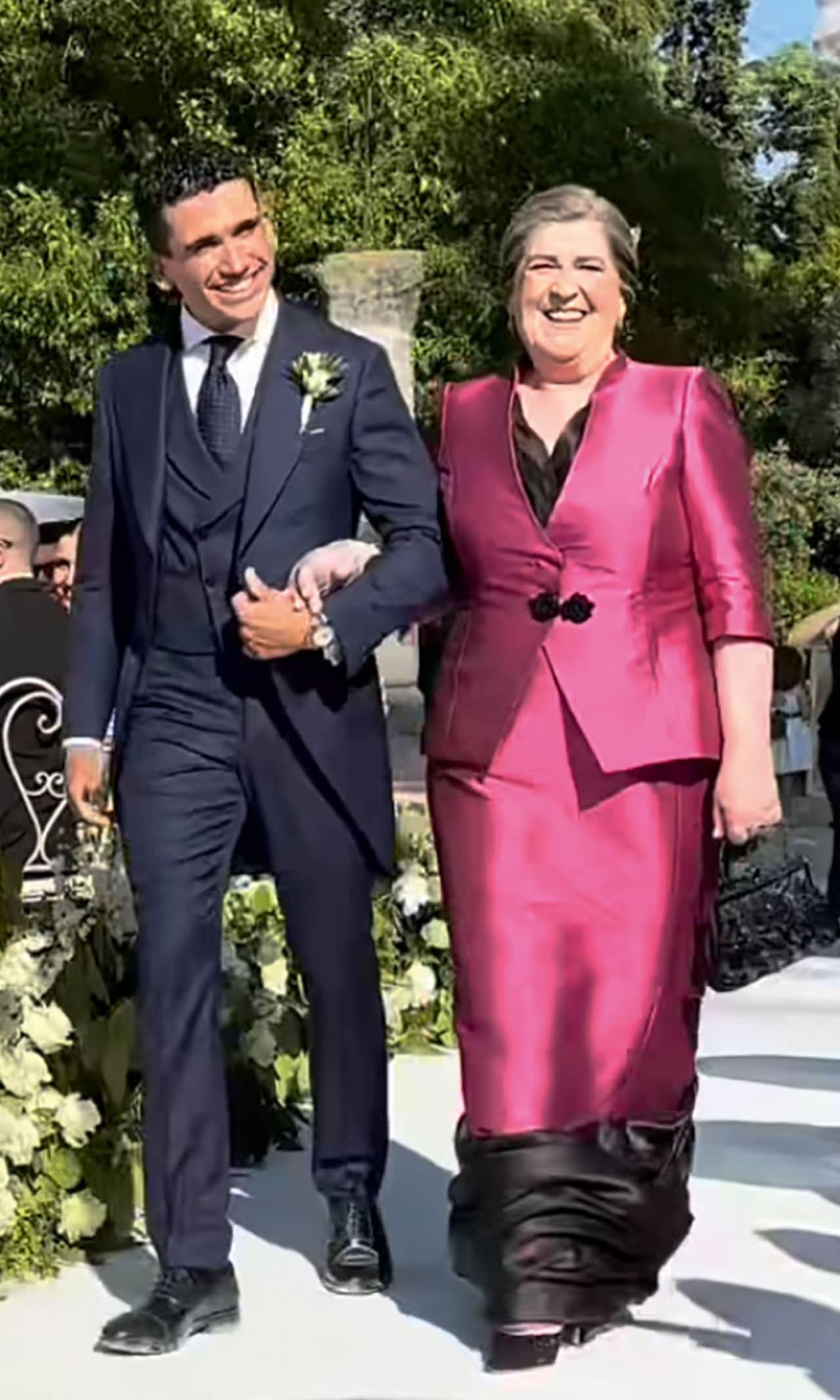 La boda de cine de Jaime Lorente y Marta Goenaga: las fotos no vistas y todos los detalles