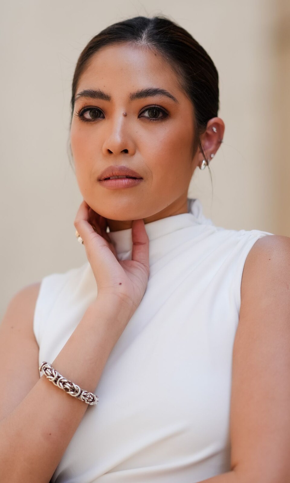 El regreso de las 'messy brows': la tendencia de cejas que abraza la ...