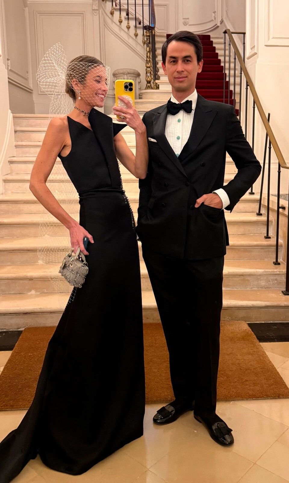 Inés de Cominges se va de boda y de cumpleaños con dos tocados de ...