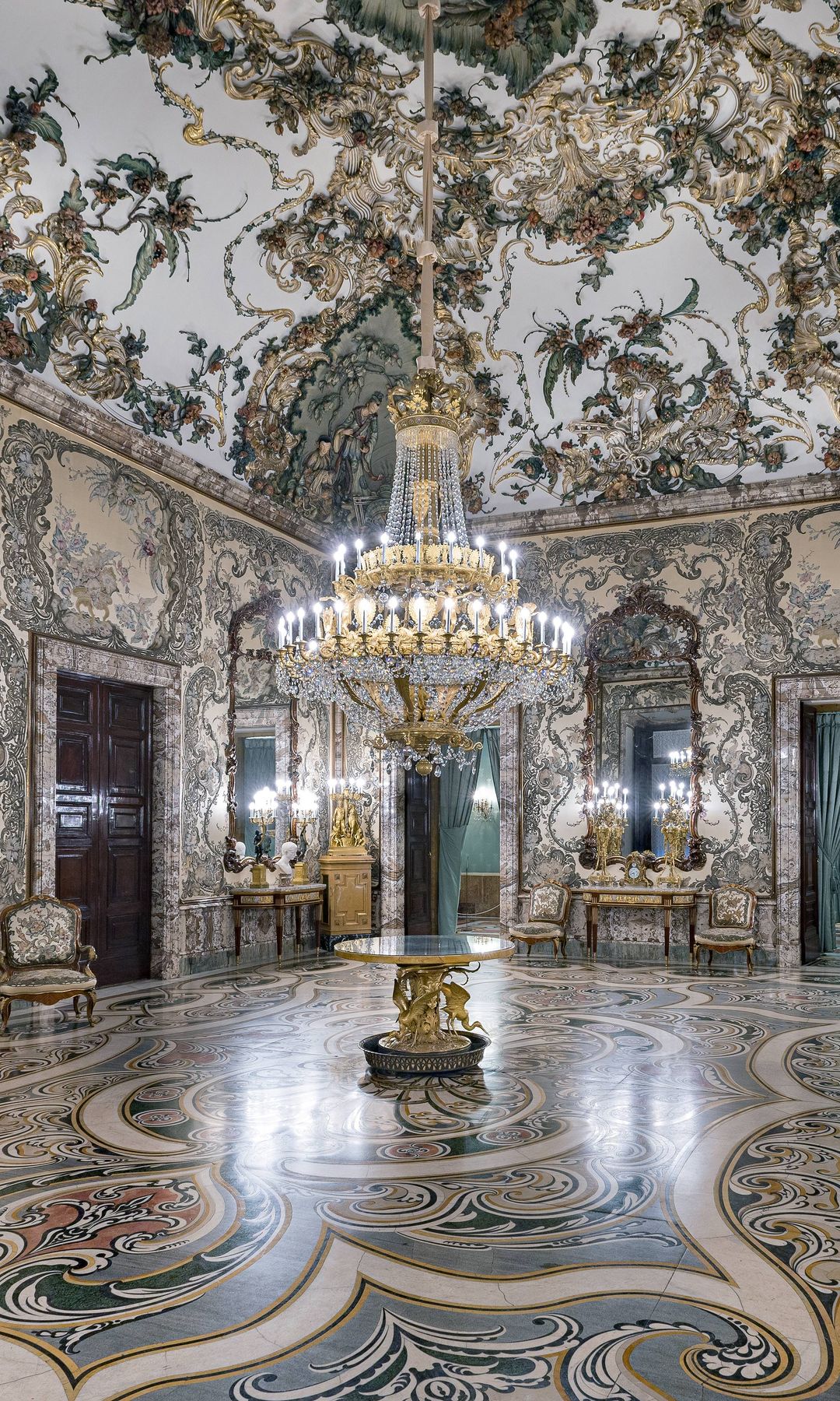 El salón de Gasparini: el majestuoso escenario que envuelve a los Reyes ...