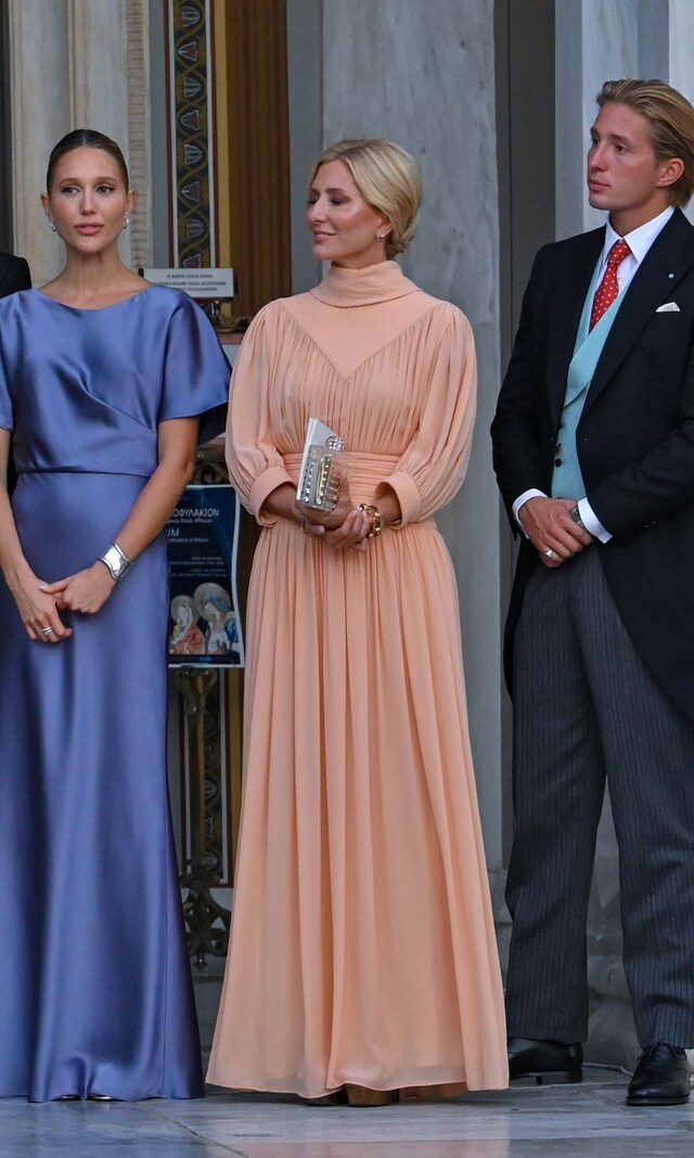 Marie-Chantal Miller estrenó en Grecia el vestido-corsé de Alicia Vikander