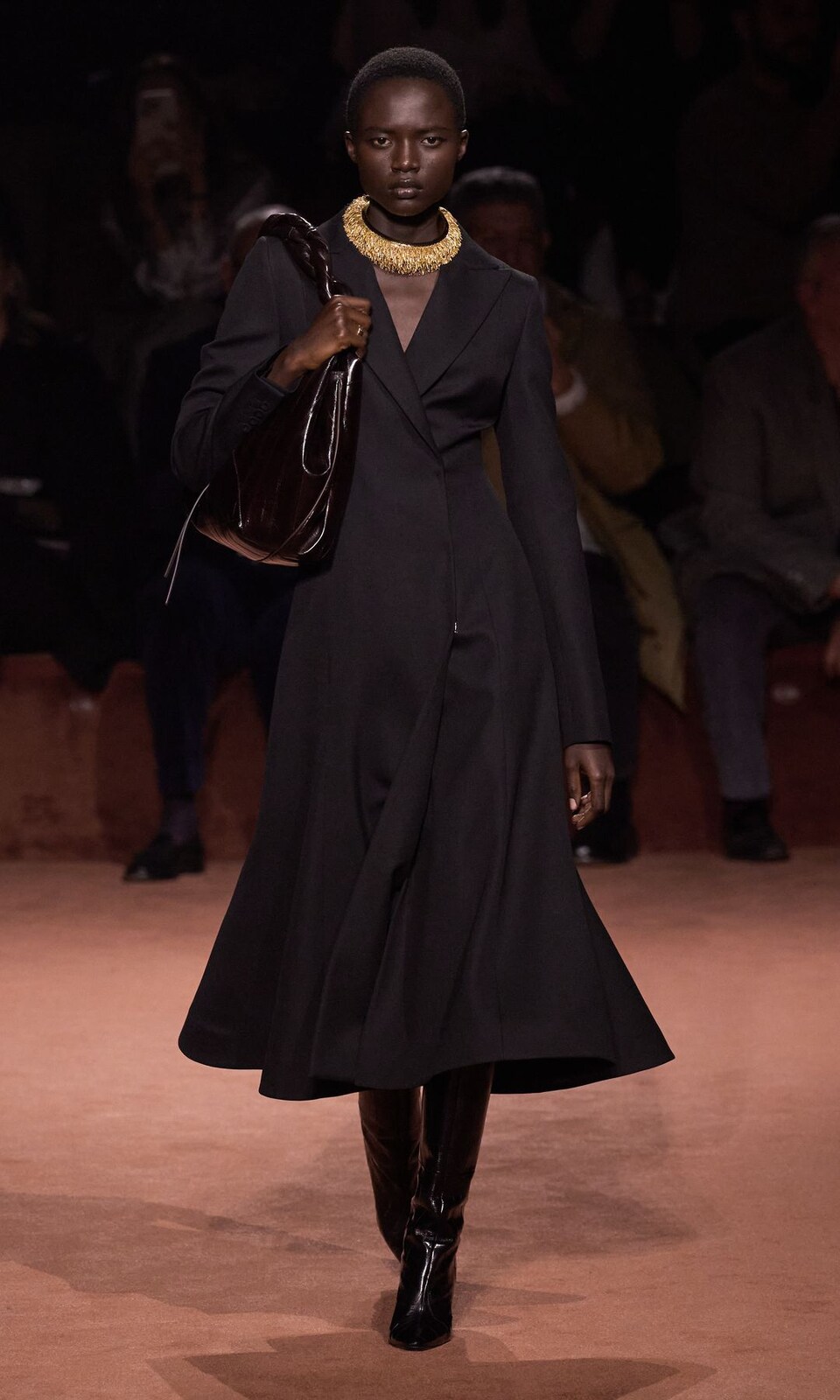 La icónica musa de los 60 Penelope Tree desfila en Milán junto a ...