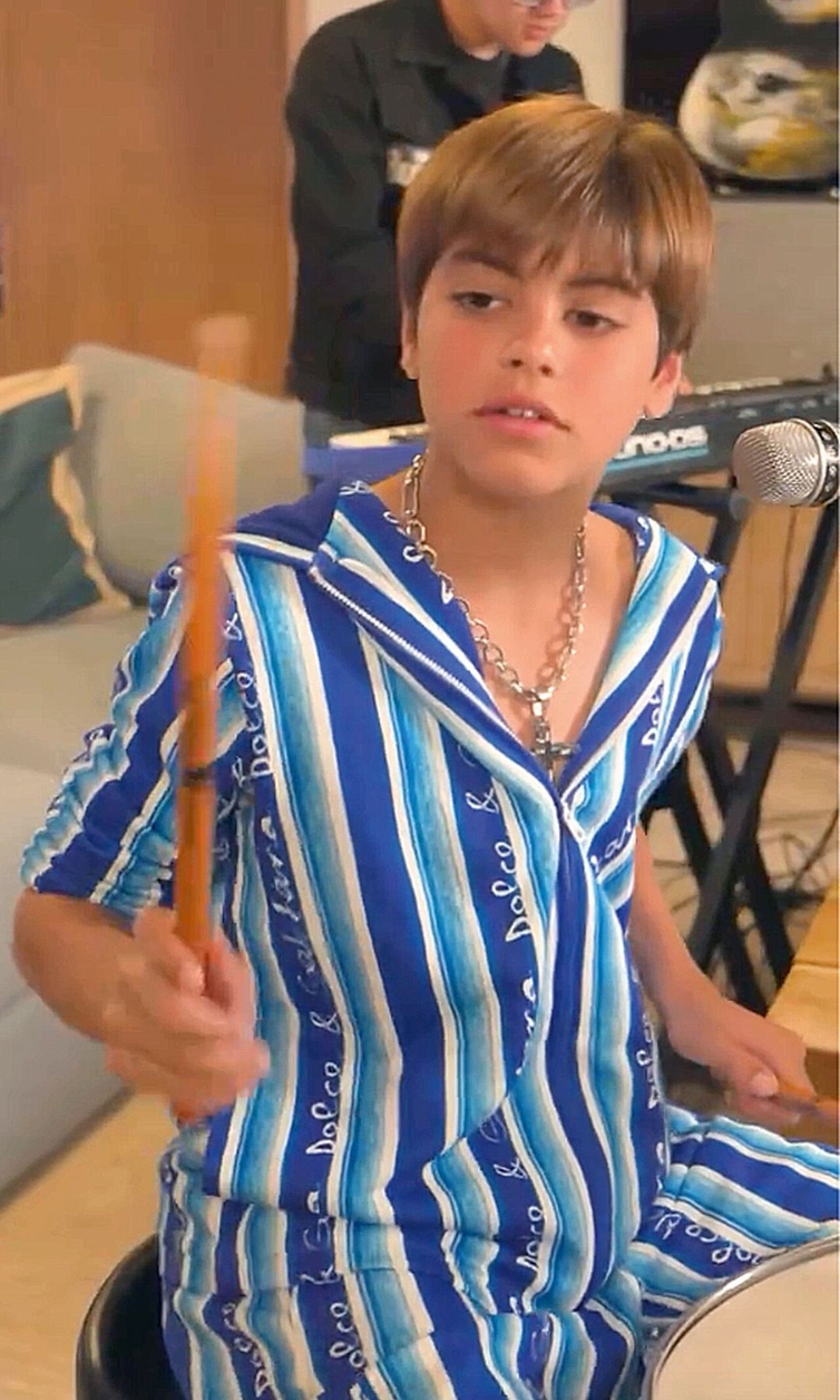 Las fotos no vistas de Shakira con sus hijos, Milan y Sasha, en su debut musical