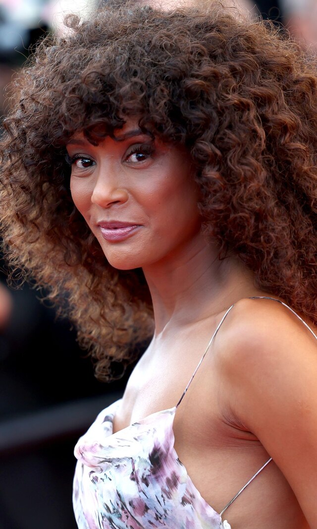 Todo lo que debes saber del flequillo rizado de máxima tendencia