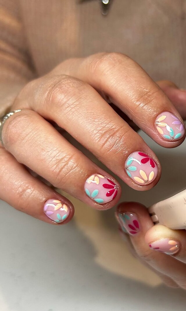 Estos serán los 23 diseños de uñas recomendados en los salones de estética esta primavera 2025