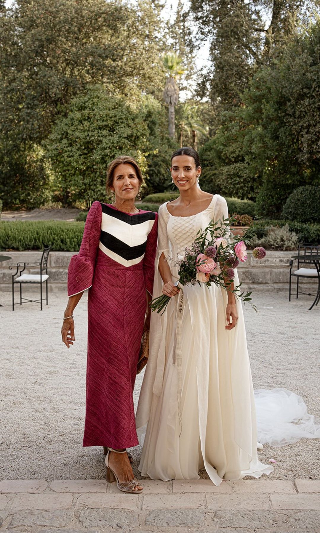 Vestidos de madrina para bodas de primavera 2026: 7 looks elegantes y ...
