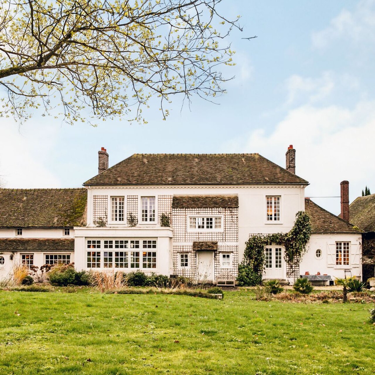 Entramos en la fabulosa casa de campo de los interioristas Charles y ...