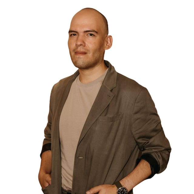 El diseñador detrás de de Pierre Cadault en Emily in Paris | ¡HOLA!