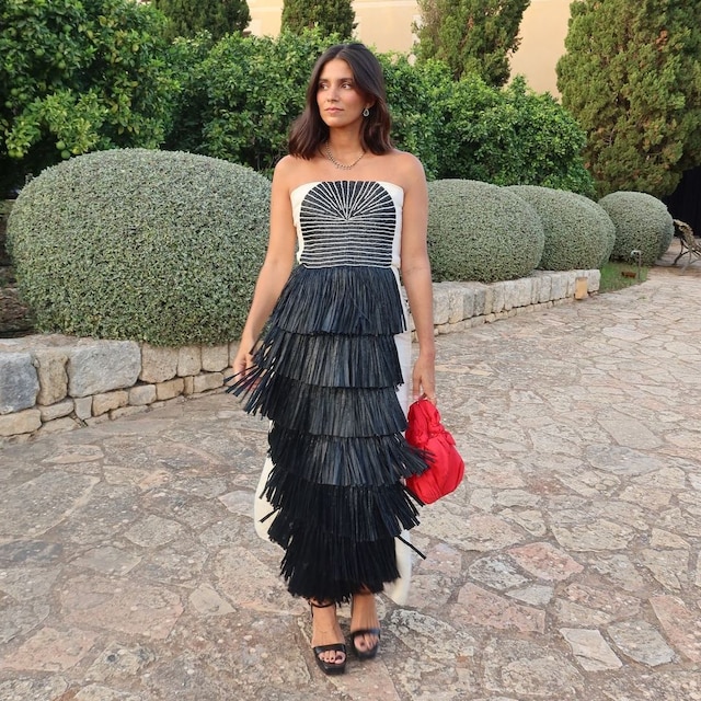 Qué es el estilo 'demure', la estética viral que muchas chicas visten ...