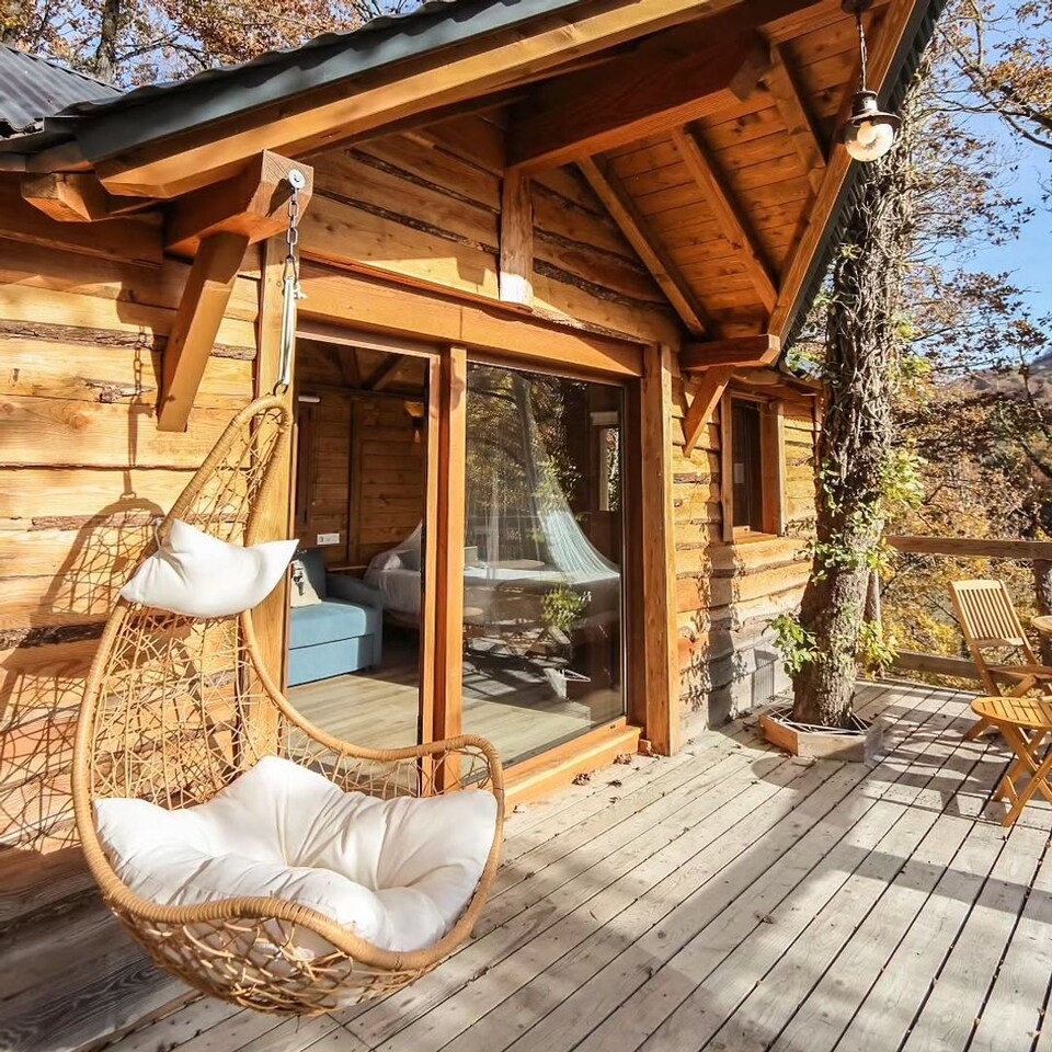 Dormir colgado de un hayedo en la legendaria Selva de Irati