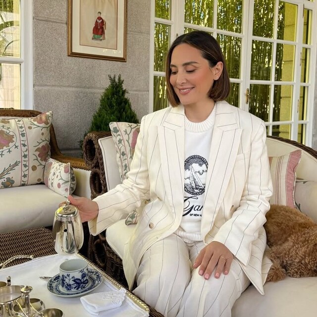 Tamara Falcó triunfa con el look francés compuesto de básicos