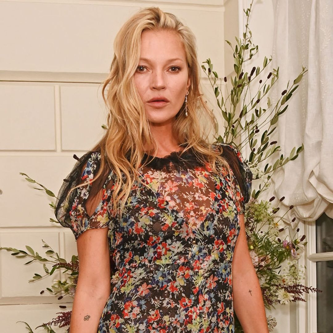 Kate Moss apuesta por el vestido monocolor que adoran las chicas 'boho'