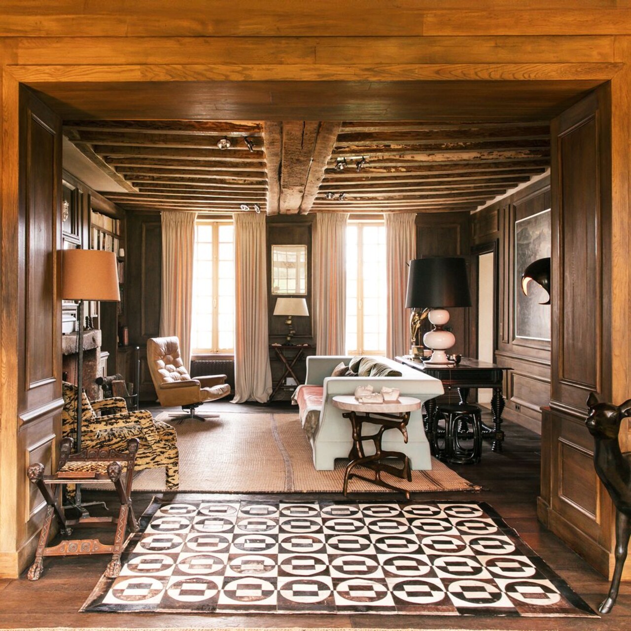 Entramos en la fabulosa casa de campo de los interioristas Charles y ...