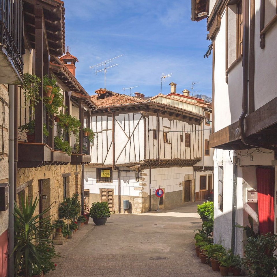 Así es el pueblo de Ávila donde Juan del Val y Nuria Roca se han ...