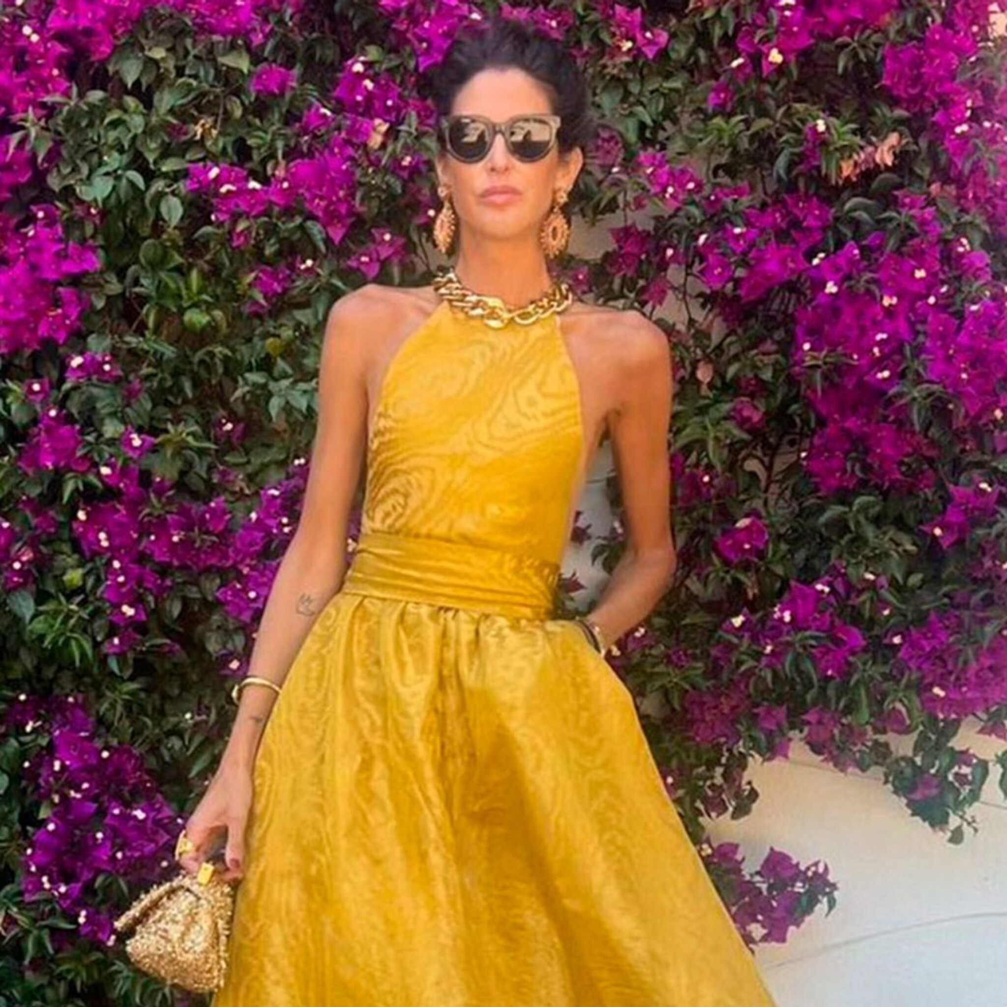 El deslumbrante look de invitada dorado de Inés Domecq en la boda de ...