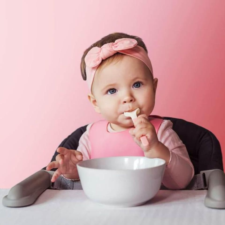 Por qué debes evitar el azúcar en la alimentación de tu bebé