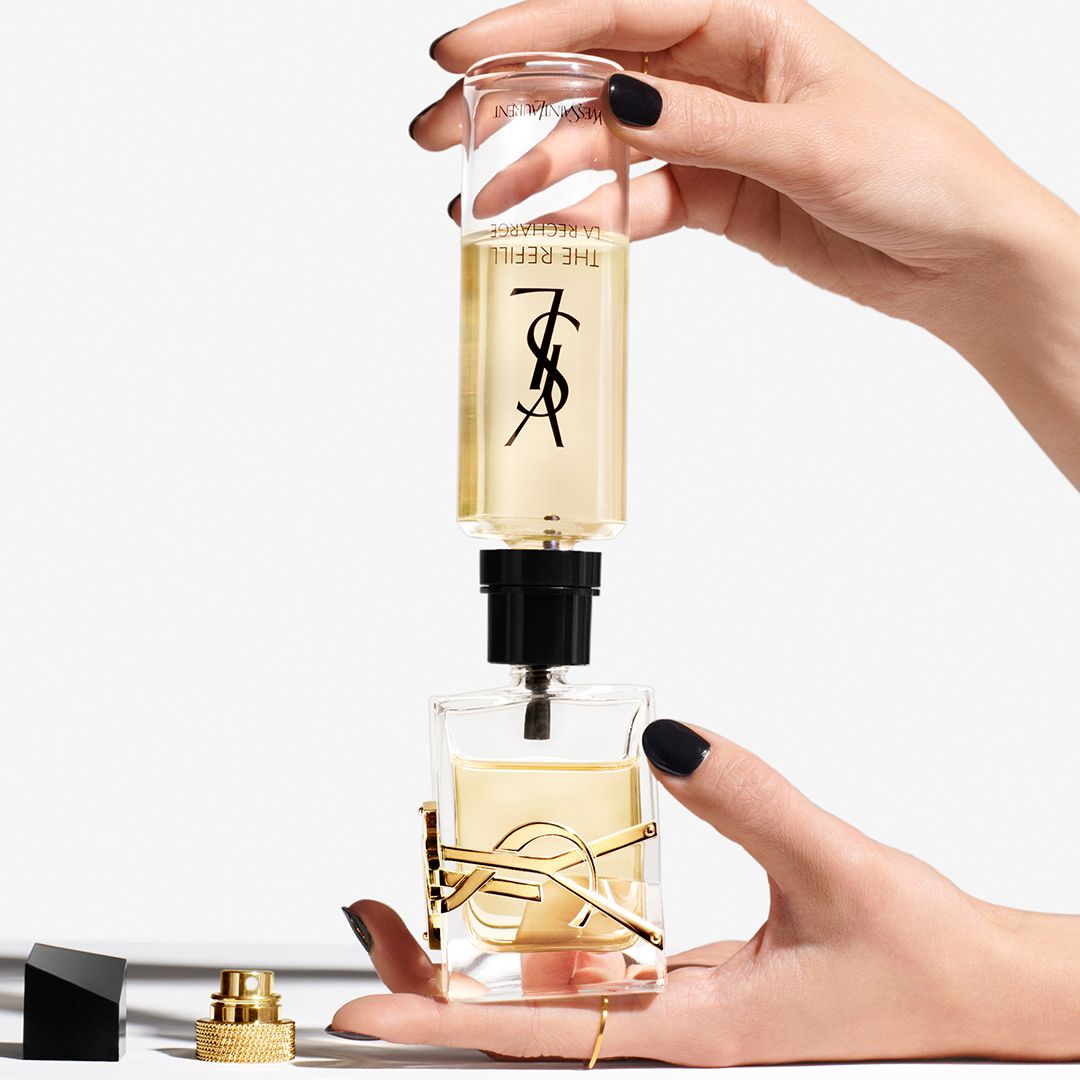 El perfume floral, sexy y recargable favorito de Dua Lipa