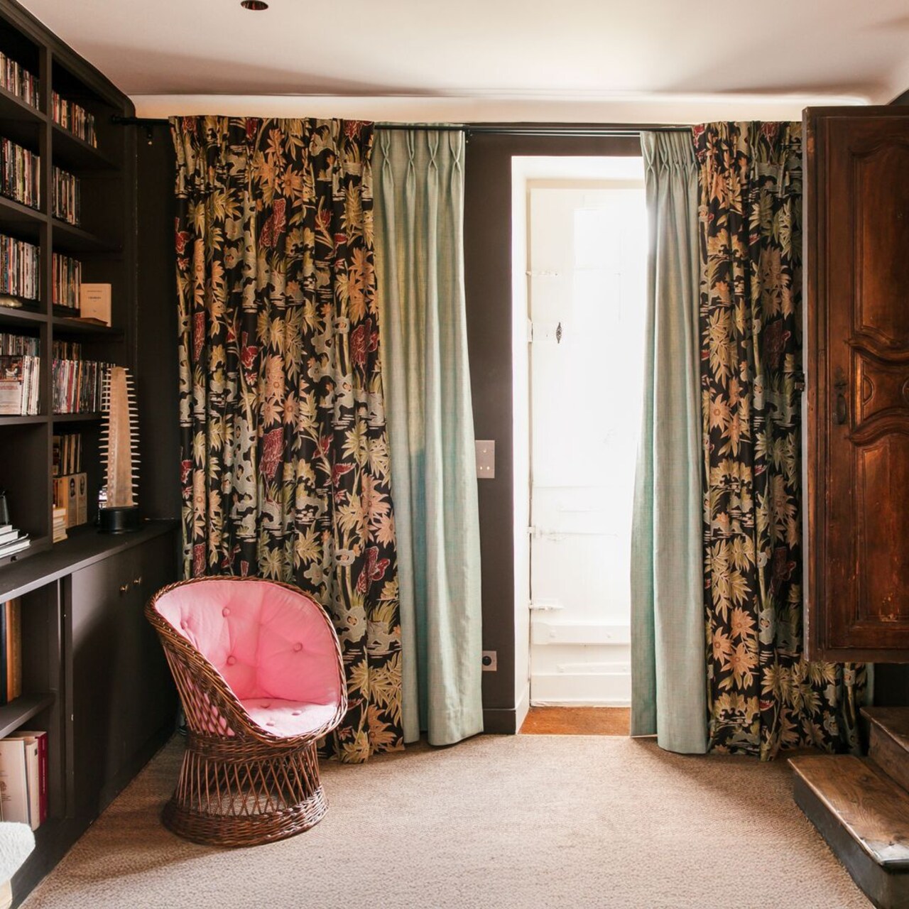 Entramos en la fabulosa casa de campo de los interioristas Charles y ...