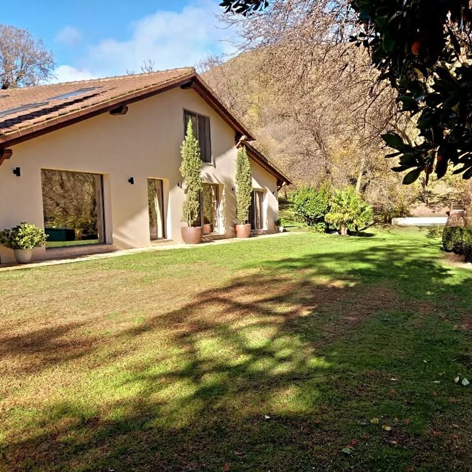 Así es el pueblo de Ávila donde Juan del Val y Nuria Roca se han ...