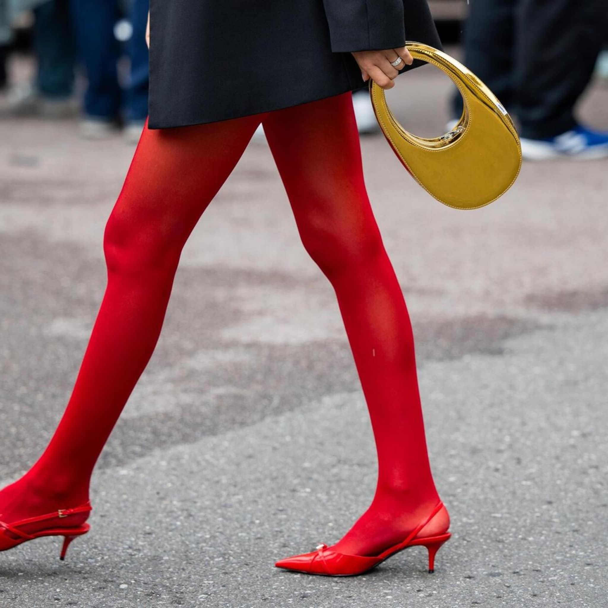 Las medias rojas son la tendencia estrella de la temporada | ¡HOLA!