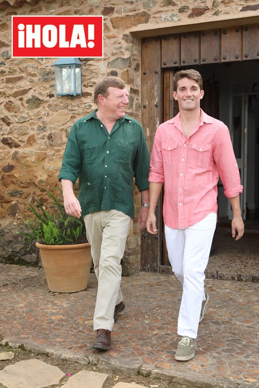 En ¡HOLA!, César Cadaval (Los Morancos) nos recibe en su casa rodeado ...