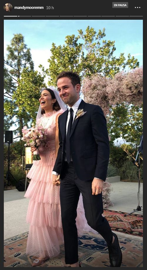 Mandy Moore, de 'This Is Us', una novia de rosa en su boda con el ...