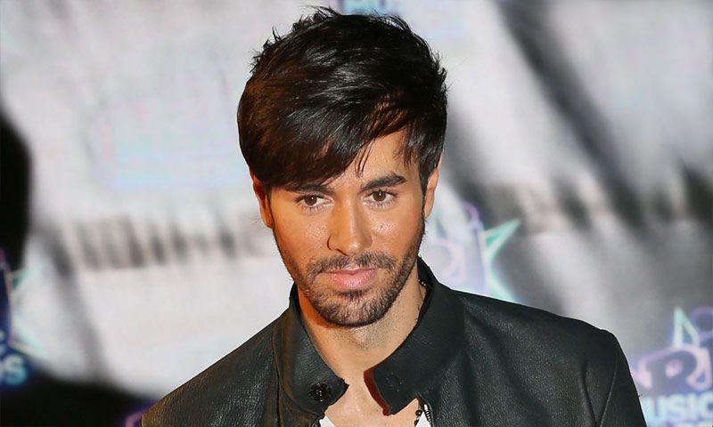 Enrique Iglesias recuerda sus comienzos con un nostálgico vídeo