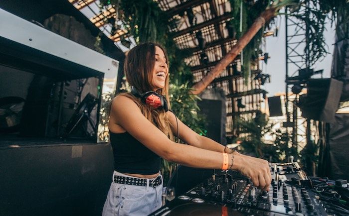 B Jones, así es nuestra DJ más internacional