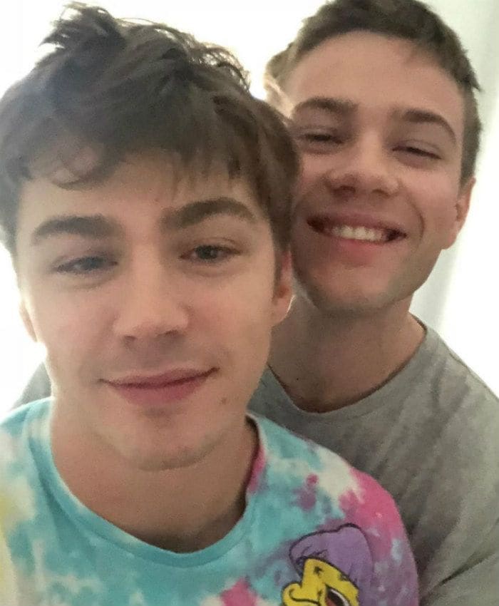 Netflix: los actores Miles Heizer y Connor Jessup son pareja