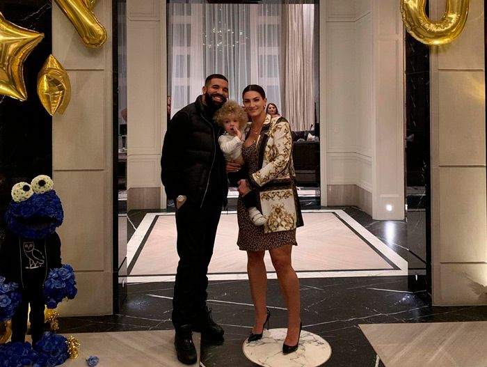Drake presenta a su hijo Adonis, rubio y con ojos azules