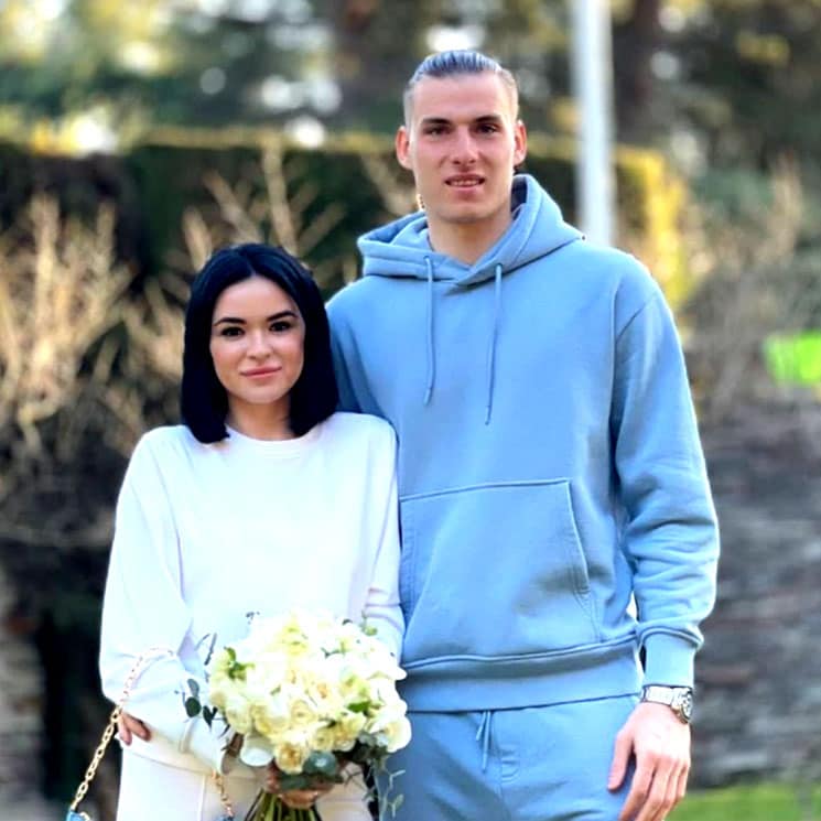 Andrey Lunin, portero del Real Madrid, y su novia Anastasia Tamazova se ...