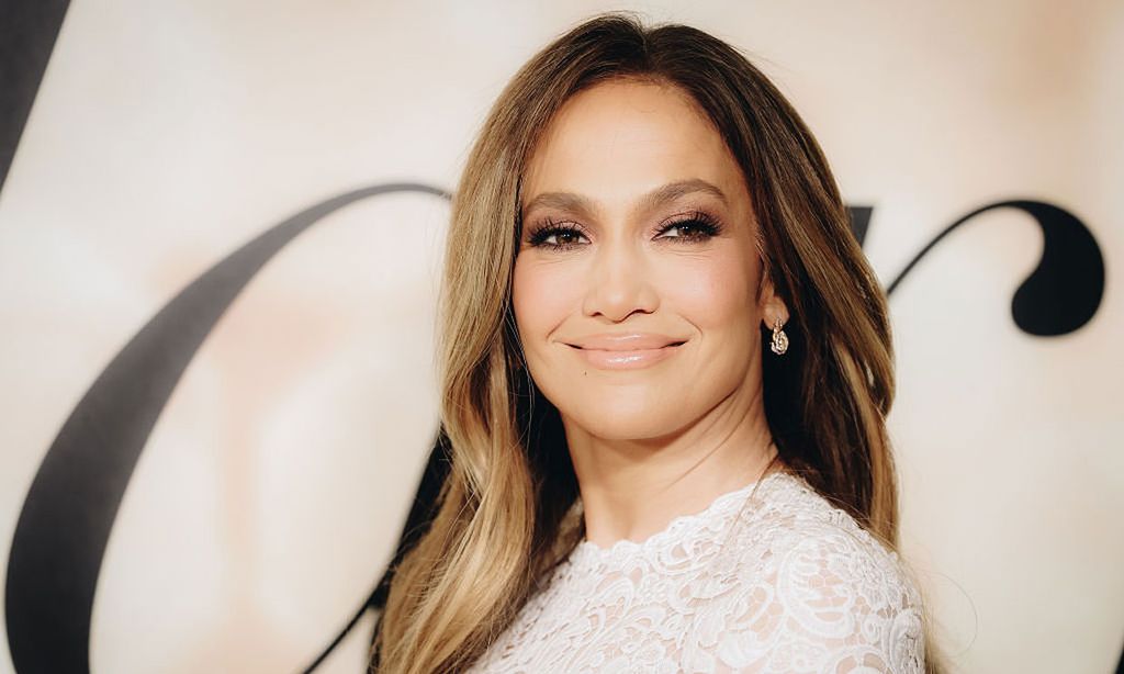 Jennifer Lopez, Ben Affleck y nuevo vestidazo sobre la alfombra roja