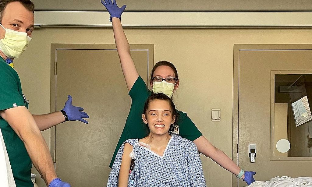 La modelo Claire Bridges pierde las piernas tras pasar el covid