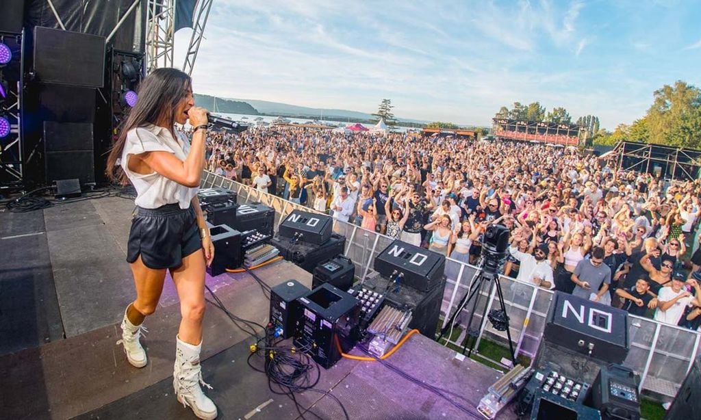 B Jones: la primera DJ española en actuar en el festival Tomorrowland