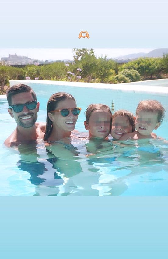 Natalia Coll y Adrián González presumen de familia modelo