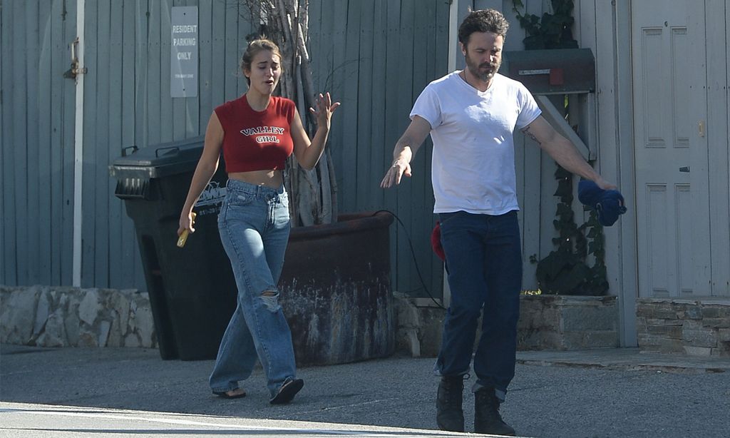 Casey Affleck y Caylee Cowan mantienen una fuerte discusión en plena calle