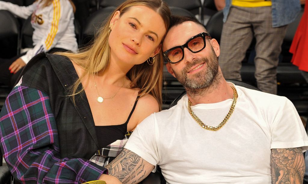 Adam Levine y Behati Prinsloo dan la bienvenida a su tercer hijo