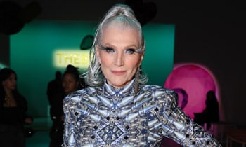 Maye, madre de Elon Musk, de pasarela en pasarela a sus 74 años - Foto 7