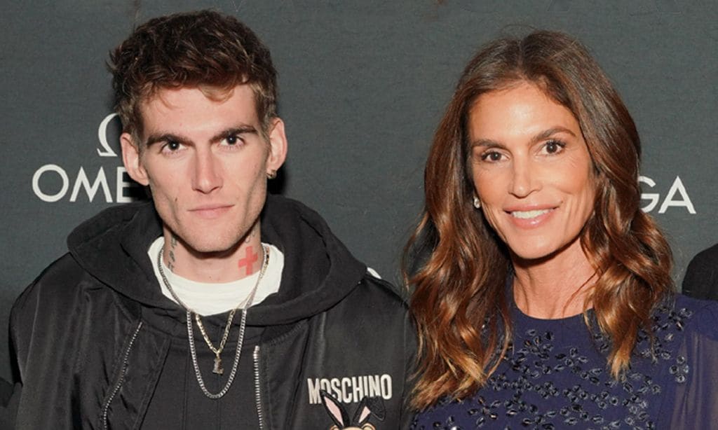 La impresionante acompañante del hijo de Cindy Crawford en las playas de Miami
