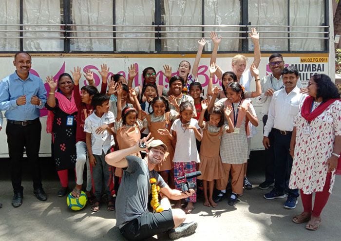 Sonrisas de Bombay presenta el documental 'Una sonrisa en la mochila ...
