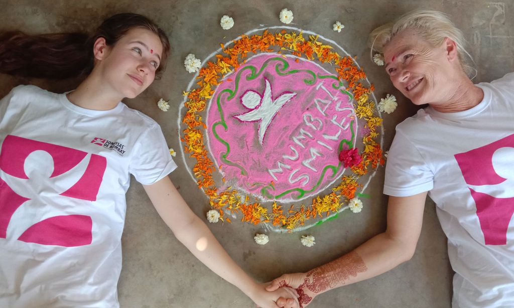 Sonrisas de Bombay presenta el documental 'Una sonrisa en la mochila ...