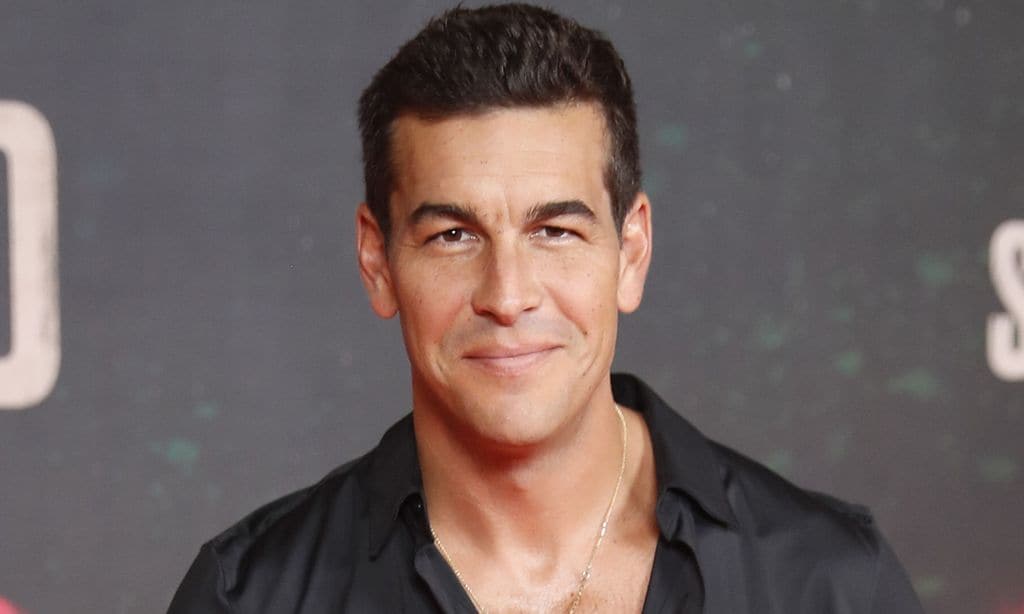 Mario Casas y Eiza González juegan al despiste en su nueva escapada