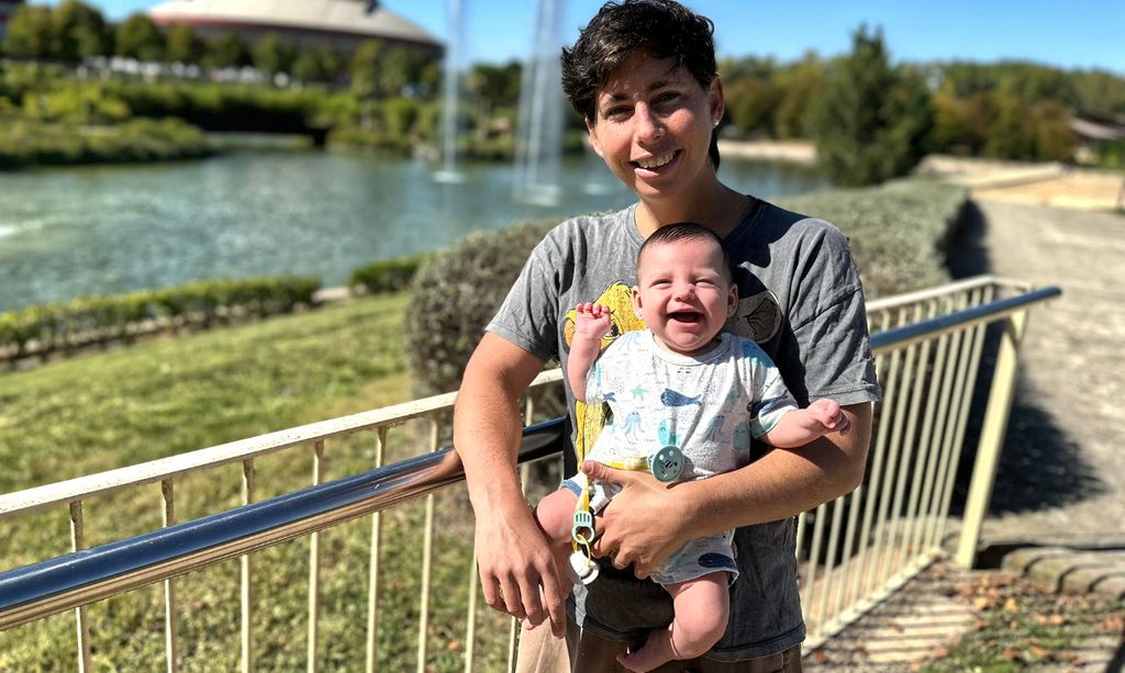 Carla Suárez celebra los cinco meses de sus hijas y nos muestra sus fotos más simpáticas