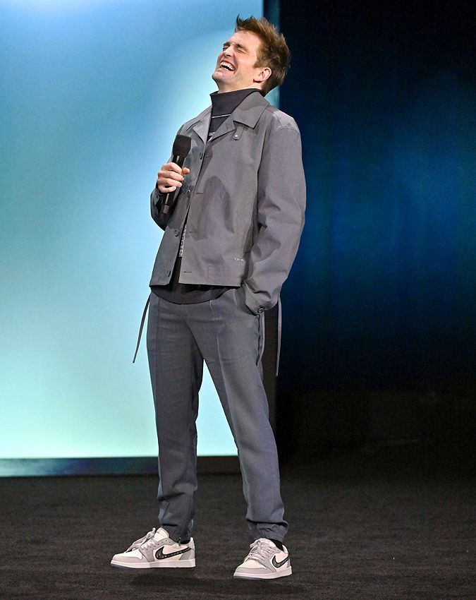 Robert Pattinson reaparece tras ser papá ¡y no puede estar más feliz!